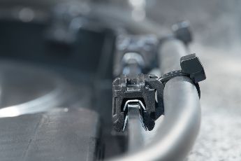 Kabelbinder für Hochtemperaturanwendungen bis +240 °C PT2A (118-00032) | HellermannTyton